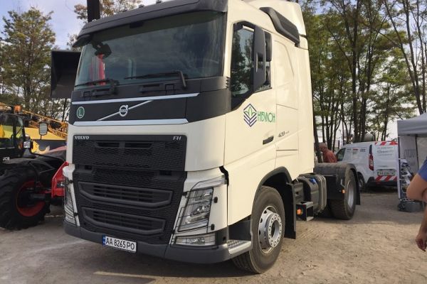 Volvo Trucks introduces the new FH farm tractor series at AgroExpo-2017 ...